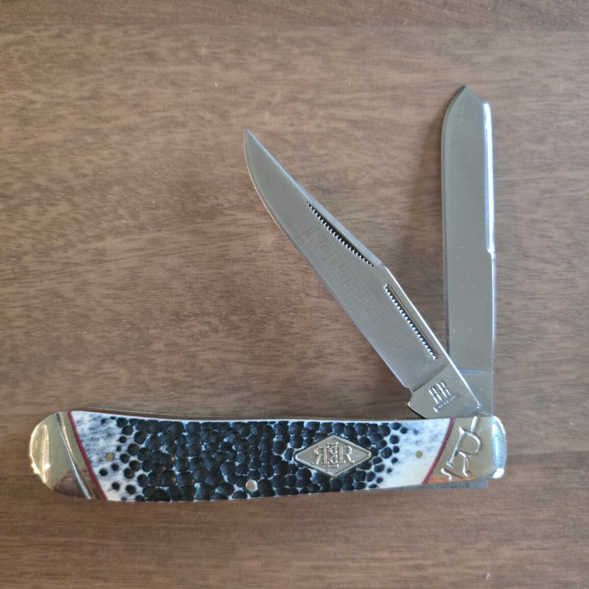 Rough Rider Trapper in Jigged Bone - Pocket Knives For Sale, EDC ...